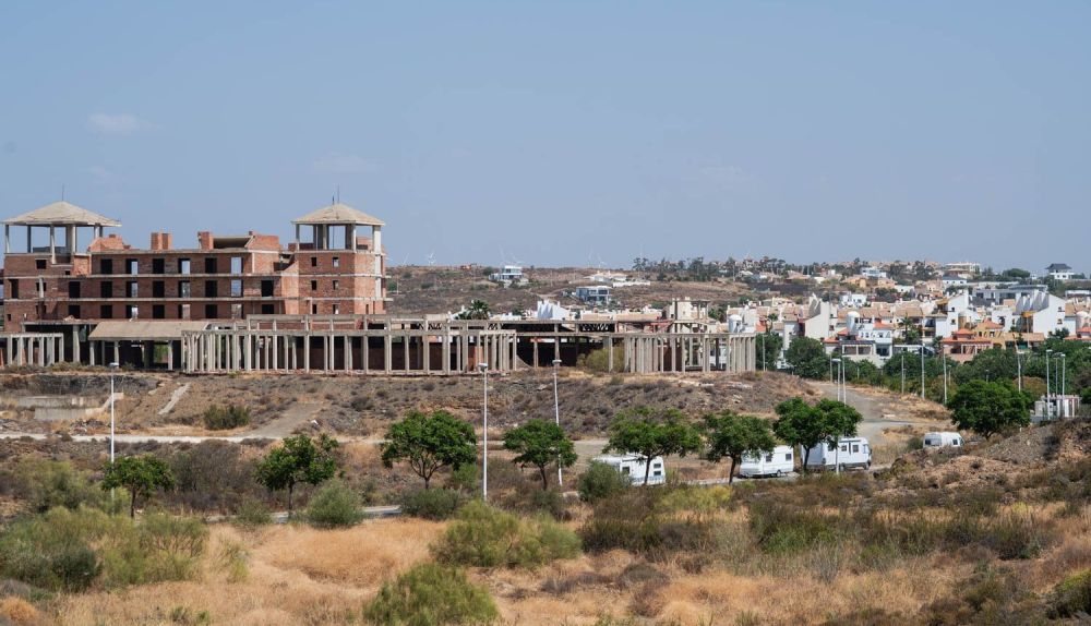 Costa Esuri, la urbanización que soñó con ser "ciudad" y se quedó en ...